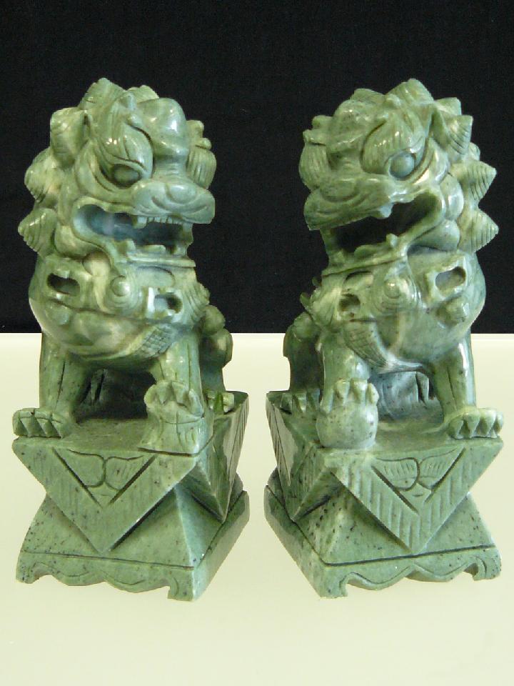 foo dogs